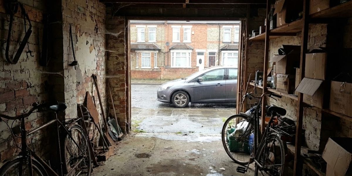 Self-Storage vs. Garage: Reclaim Your Space & Store Smarter